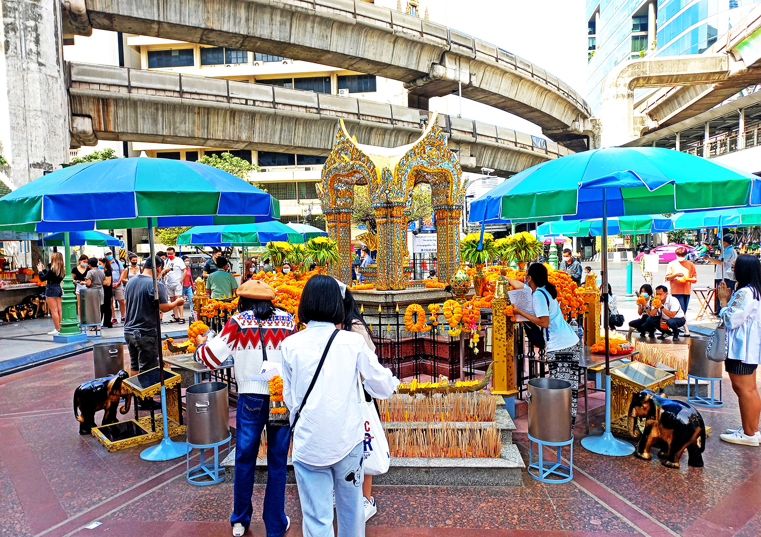 Erawan Shrine santuario tempio Bangkok